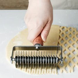 Lattice Pie Top Cutter Wheel - Evil Cake Genius